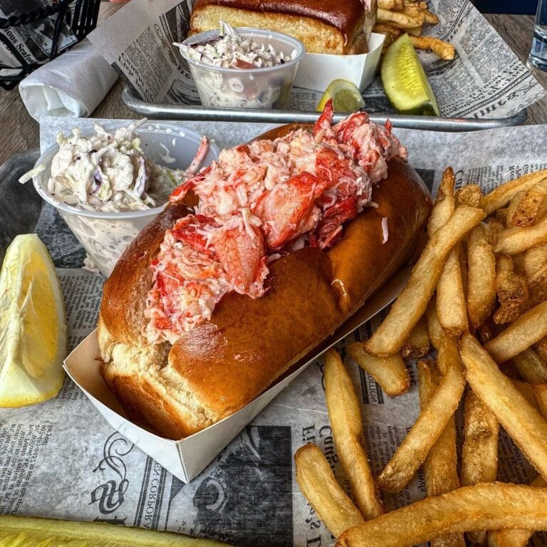 21 BEST Lobster & Lobster Roll Restaurants In Southern Maine